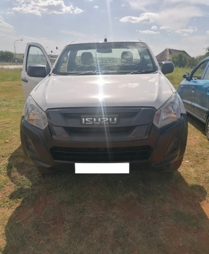 Cops bust 23-year-old in a hijacked Isuzu bakkie parked at a car wash ...