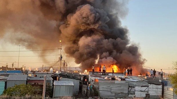 [WATCH] Fire leaves 800 homeless: Vandals cut hoses as firefighters ...
