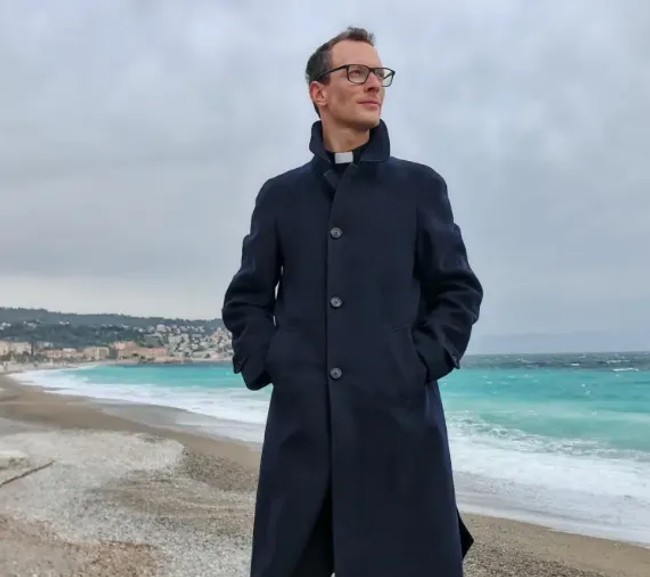 Vatican turns to 'hot' Instagram priests to recruit new followers ...