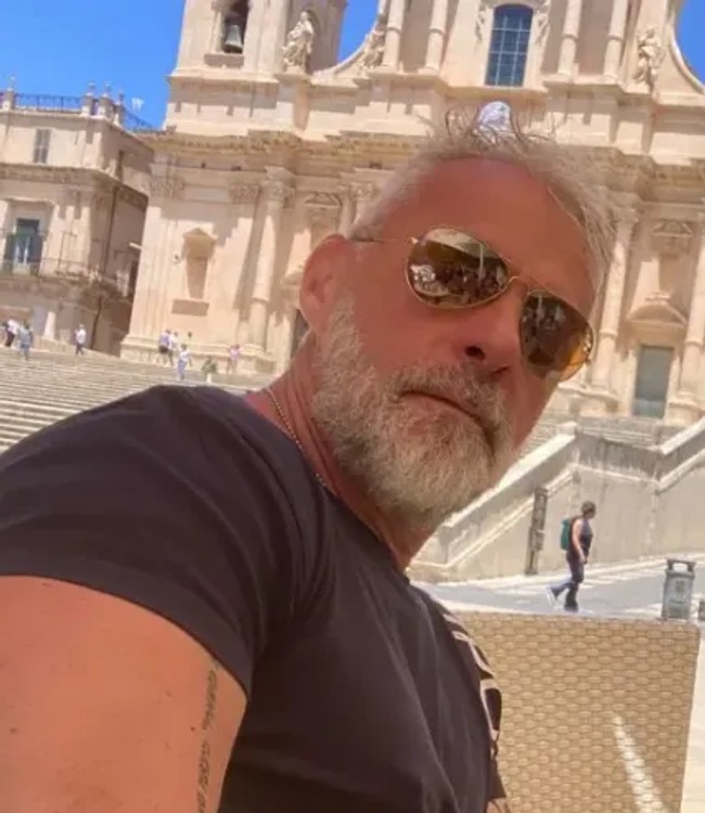 Vatican turns to 'hot' Instagram priests to recruit new followers ...